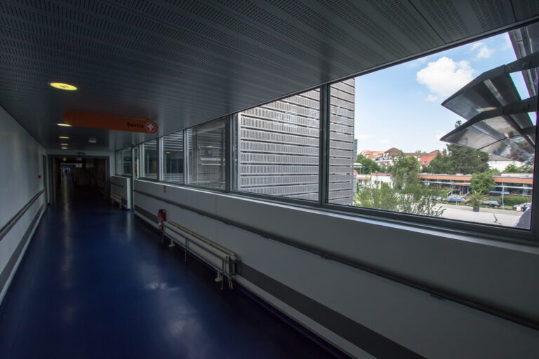 Médecine intensive et réanimation - Nouvel Hôpital Civil - Les Hôpitaux ...